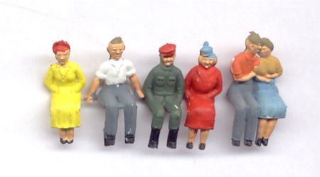 Peco Seated Passengers OO Gauge Figures | Hobbies