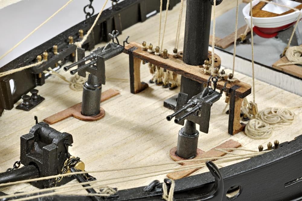 Amati Hunter Q Ship Model 1450 | Hobbies