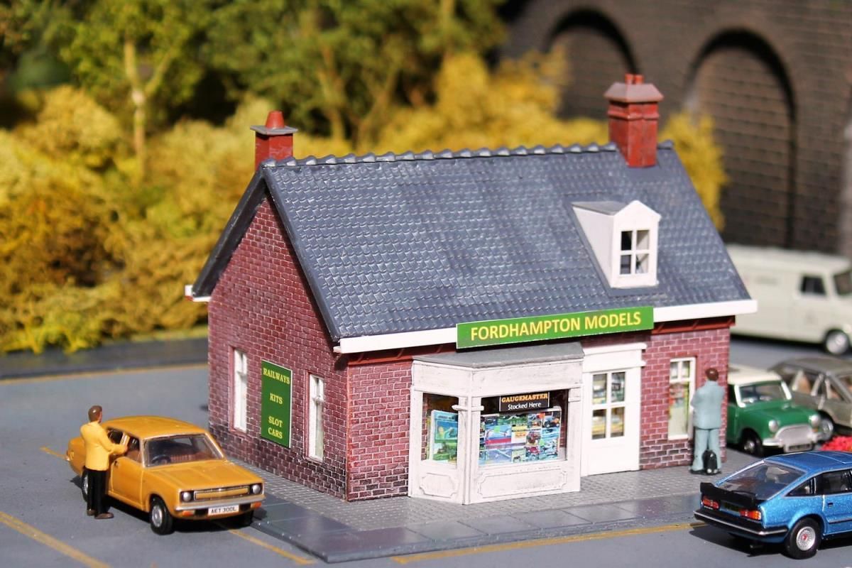 Fordhampton Model Shop Kit | Hobbies