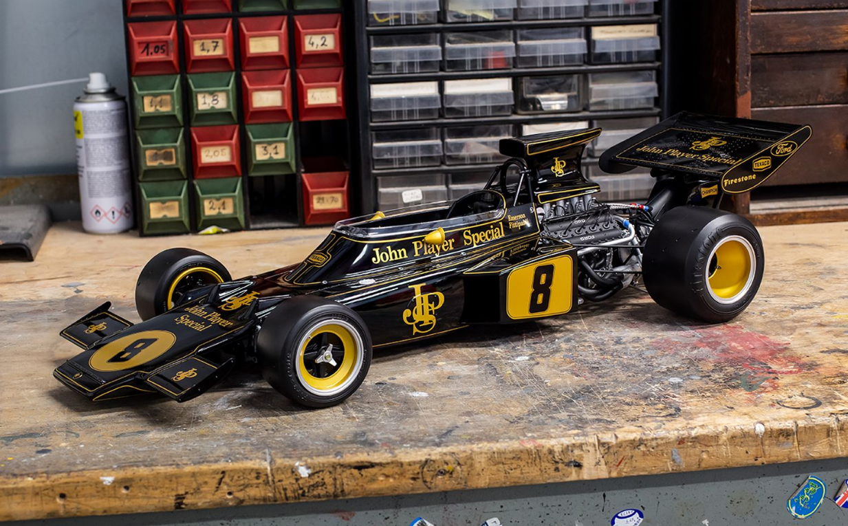 Pocher 1/8 Scale Emerson Fittipaldi Lotus 72D 1972 British GP Model Kit ...