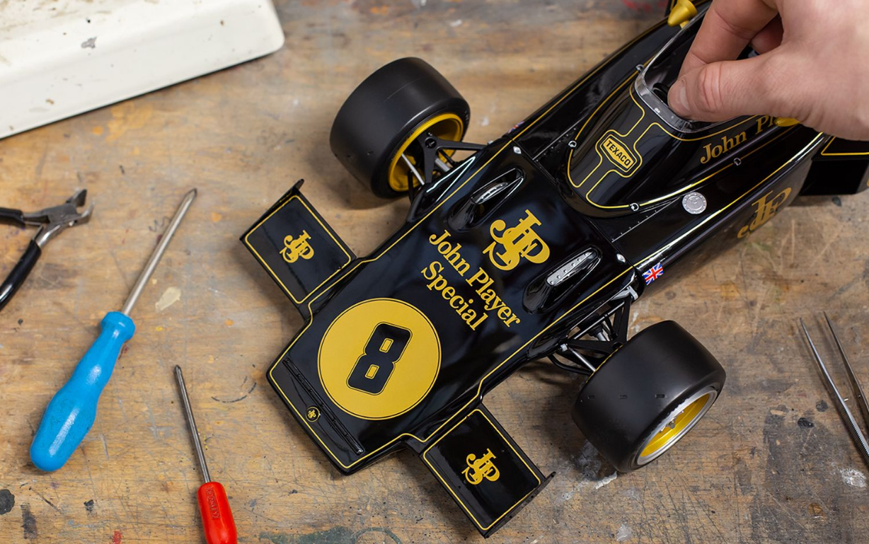 Pocher 1/8 Scale Emerson Fittipaldi Lotus 72D 1972 British GP Model Kit ...