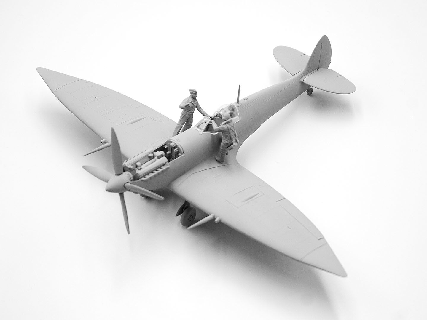 ICM 1/48 Scale WWII RAF Airfield Set, Spitfire Mk.IX & Spitfire Mk.VII ...