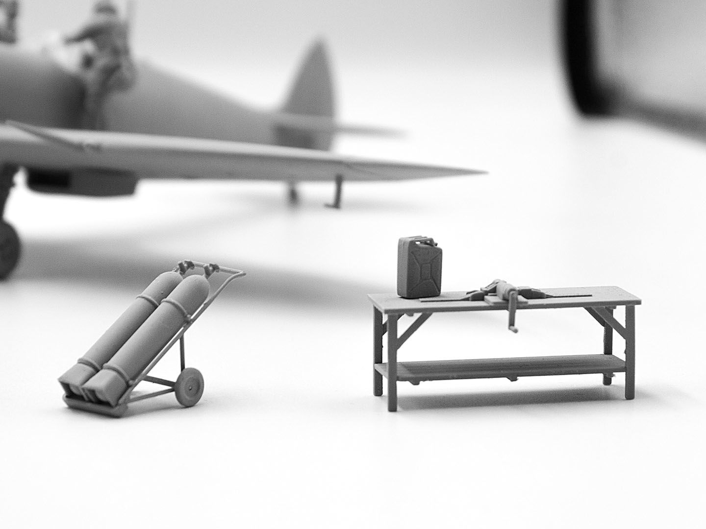 ICM 1/48 Scale WWII RAF Airfield Set, Spitfire Mk.IX & Spitfire Mk.VII ...