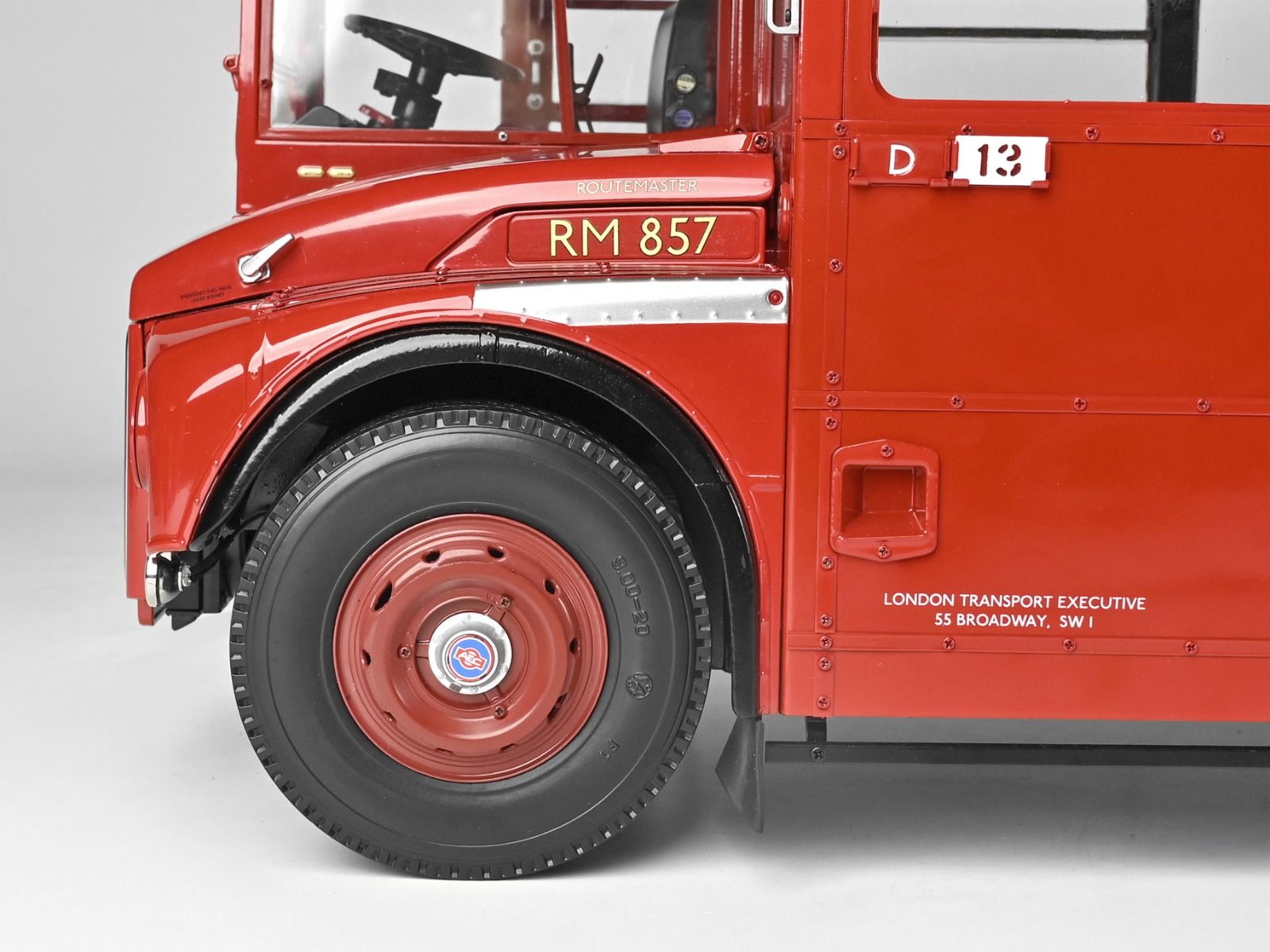 IXO 1/12 Scale Routemaster Bus (1961) Model Kit | Hobbies