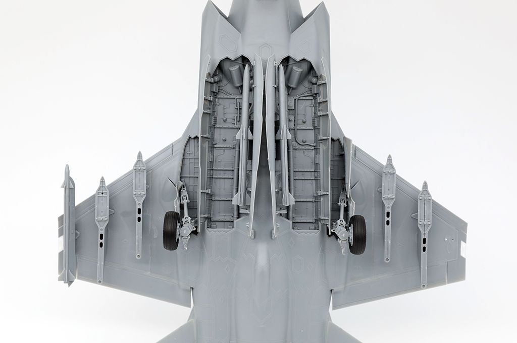 Trumpeter 1/32 Scale F-35A Lightning II Model Kit | Hobbies