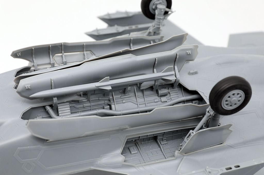 Trumpeter 1/32 Scale F-35A Lightning II Model Kit | Hobbies