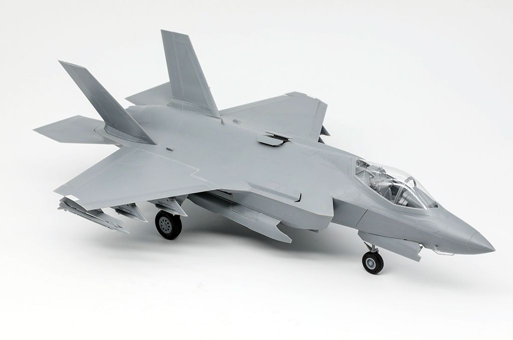 Trumpeter 1/32 Scale F-35A Lightning II Model Kit | Hobbies
