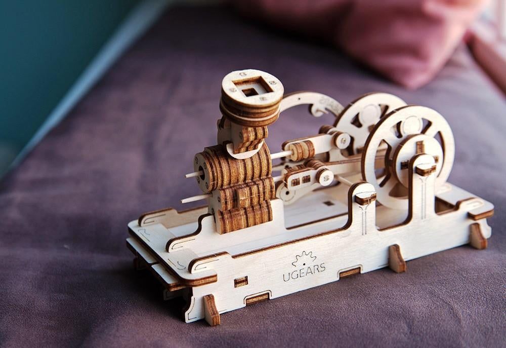 UGears UGears Engine Wooden Model Kit 70009 | UGears Collection | Hobbies
